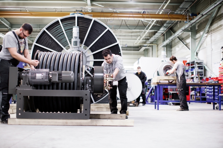 Motorized cable reels