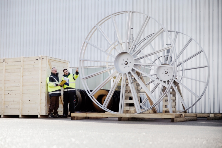 Motorized cable reels